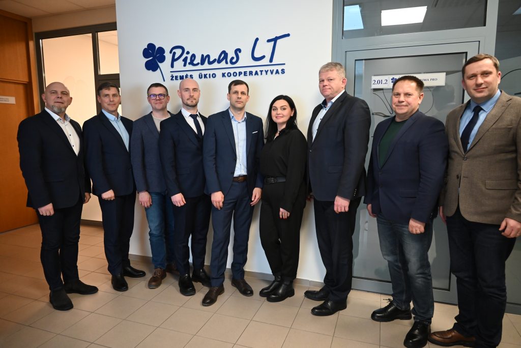 ŽŪK „Pienas LT“ lankėsi Žemės ūkio ministras Andrius Palionis su ...